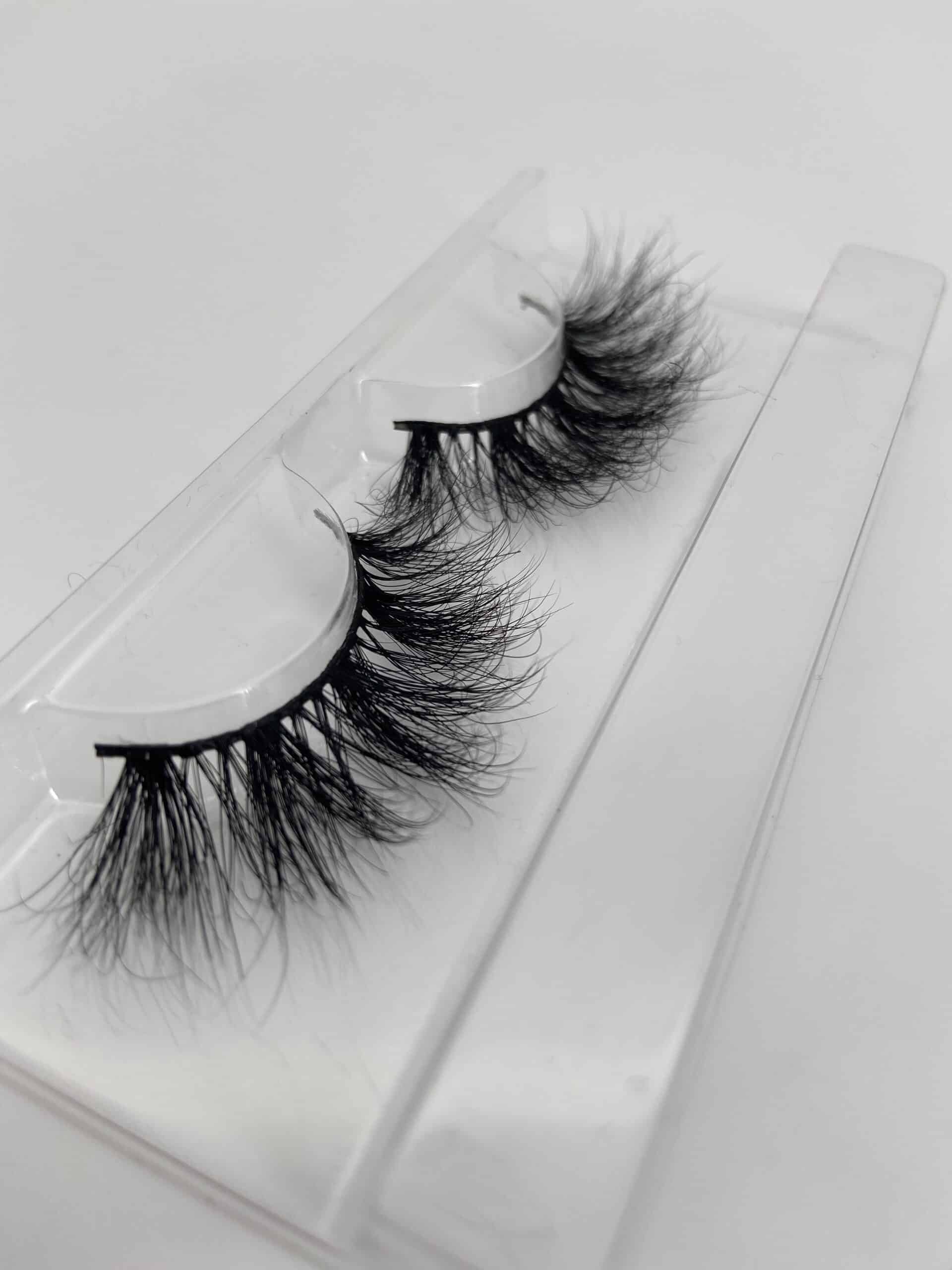 Lash Vendor Wholesale 16mm Eyelashes and Custom Eyelash Packaging